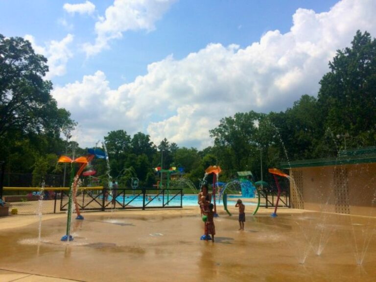 16 Outdoor Water Parks, Pools, Splash Pads, & Local Swimming Around Lansing