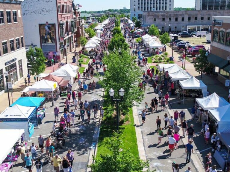 Lakeshore Art Festival // Muskegon (June 27-28) - Hey Michigan